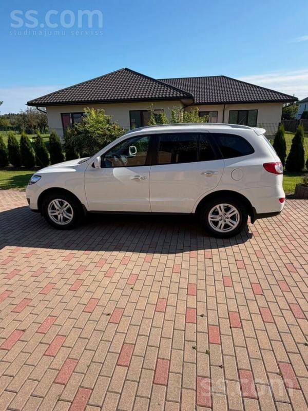 Balts Hyundai Santa Fe 2012 Rīga, ar dzinēja tilpumu 2.10 L un nobraukumu 192 tūkst. km par 5800 €, foto 3 vietnē AUTOMOTO.COM.LV