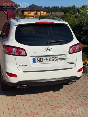 White Hyundai Santa Fe 2012 in Riga, with an engine capacity of 2.10 L and mileage of 192 thousand km for 5800 €, photo 6 on AUTOMOTO.COM.LV
