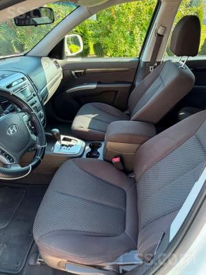 White Hyundai Santa Fe 2012 in Riga, with an engine capacity of 2.10 L and mileage of 192 thousand km for 5800 €, photo 10 on AUTOMOTO.COM.LV