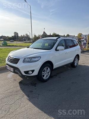 White Hyundai Santa Fe 2012 in Daugavpils, with an engine capacity of 2.20 L and mileage of 266 thousand km for 6500 €, photo 3 on AUTOMOTO.COM.LV