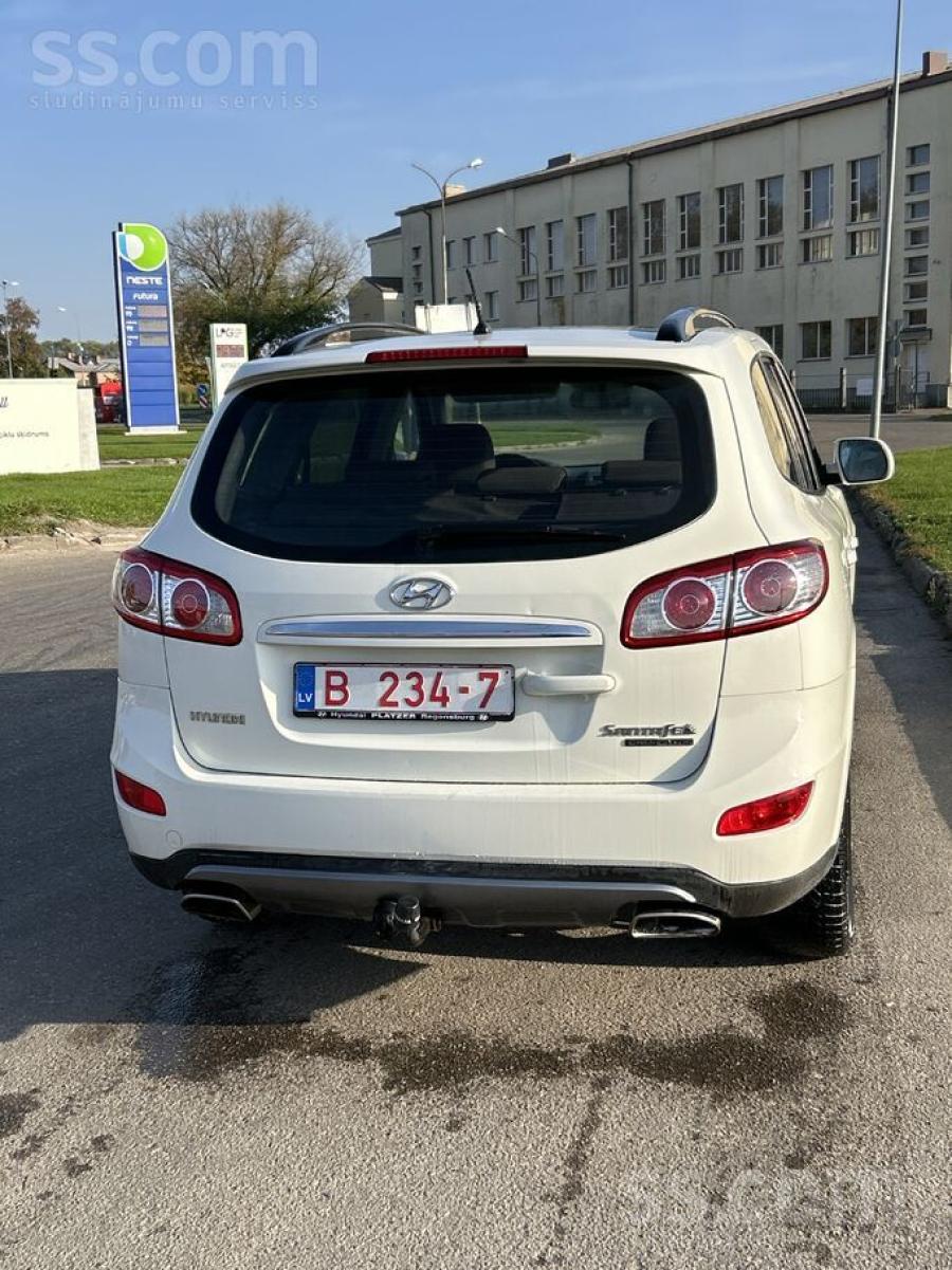 White Hyundai Santa Fe 2012 in Daugavpils, with an engine capacity of 2.20 L and mileage of 266 thousand km for 6500 €, photo 6 on AUTOMOTO.COM.LV