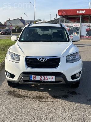 Balts Hyundai Santa Fe 2012 Daugavpils, ar dzinēja tilpumu 2.20 L un nobraukumu 266 tūkst. km par 6500 €, foto  vietnē AUTOMOTO.COM.LV