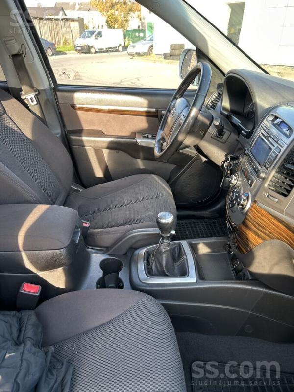 Balts Hyundai Santa Fe 2012 Daugavpils, ar dzinēja tilpumu 2.20 L un nobraukumu 266 tūkst. km par 6500 €, foto 10 vietnē AUTOMOTO.COM.LV