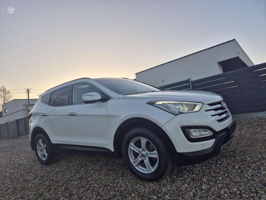 Balts Hyundai Santa Fe 2013 Vilkaviškis, ar dzinēja tilpumu 2.20 L un nobraukumu 203 tūkst. km par 12300 €, foto 2 vietnē AUTOMOTO.COM.LV
