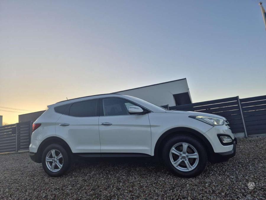 Balts Hyundai Santa Fe 2013 Vilkaviškis, ar dzinēja tilpumu 2.20 L un nobraukumu 203 tūkst. km par 12300 €, foto 4 vietnē AUTOMOTO.COM.LV