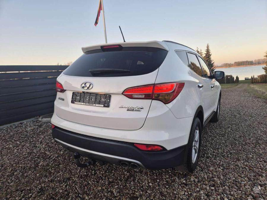 Balts Hyundai Santa Fe 2013 Vilkaviškis, ar dzinēja tilpumu 2.20 L un nobraukumu 203 tūkst. km par 12300 €, foto 5 vietnē AUTOMOTO.COM.LV