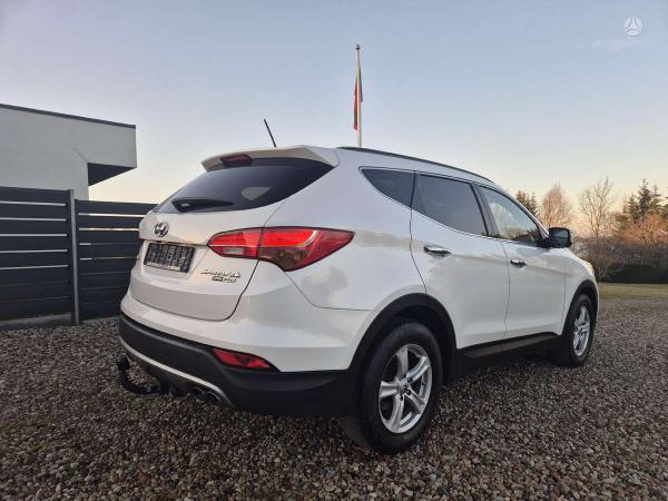 White Hyundai Santa Fe 2013 in Vilkaviskis, with an engine capacity of 2.20 L and mileage of 203 thousand km for 12300 €, photo 6 on AUTOMOTO.COM.LV