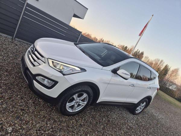 White Hyundai Santa Fe 2013 in Vilkaviskis, with an engine capacity of 2.20 L and mileage of 203 thousand km for 12300 €, photo 8 on AUTOMOTO.COM.LV