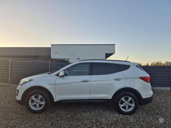 White Hyundai Santa Fe 2013 in Vilkaviskis, with an engine capacity of 2.20 L and mileage of 203 thousand km for 12300 €, photo 10 on AUTOMOTO.COM.LV