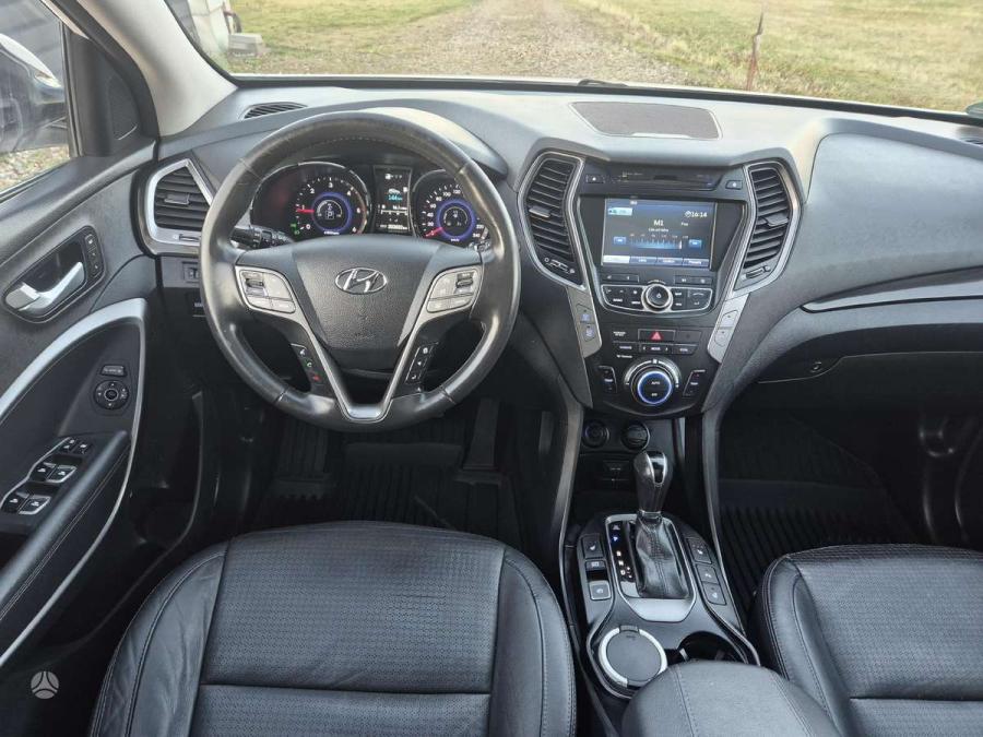 Balts Hyundai Santa Fe 2013 Vilkaviškis, ar dzinēja tilpumu 2.20 L un nobraukumu 203 tūkst. km par 12300 €, foto 18 vietnē AUTOMOTO.COM.LV