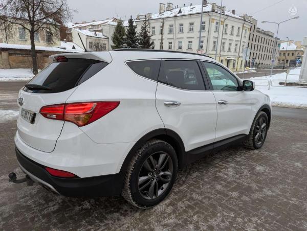 White Hyundai Santa Fe 2013 in Vilnius, with an engine capacity of 2.20 L and mileage of 272 thousand km for 10400 €, photo 2 on AUTOMOTO.COM.LV