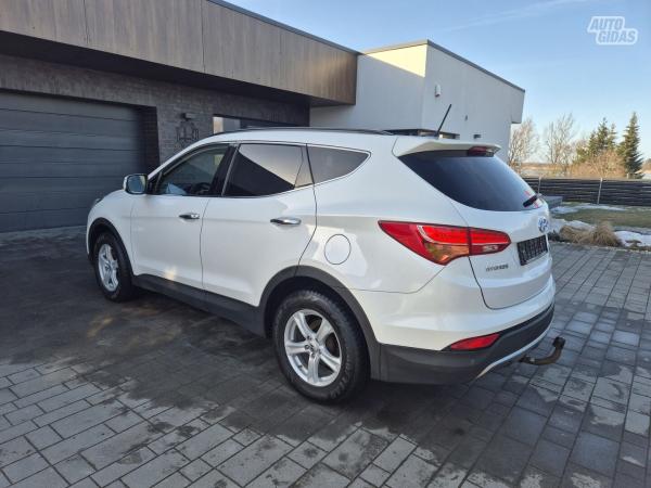 White Hyundai Santa Fe 2013 in Vilkaviskis, with an engine capacity of 2.20 L and mileage of 205 thousand km for 11200 €, photo 3 on AUTOMOTO.COM.LV