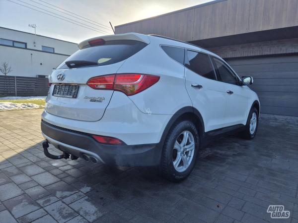 White Hyundai Santa Fe 2013 in Vilkaviskis, with an engine capacity of 2.20 L and mileage of 205 thousand km for 11200 €, photo 4 on AUTOMOTO.COM.LV