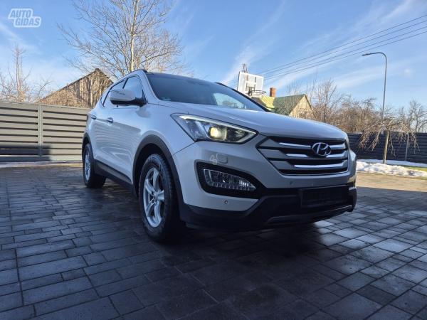 White Hyundai Santa Fe 2013 in Vilkaviskis, with an engine capacity of 2.20 L and mileage of 205 thousand km for 11200 €, photo 6 on AUTOMOTO.COM.LV
