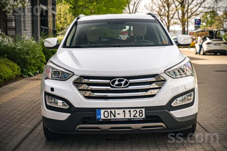 White Hyundai Santa Fe 2013 in Riga, with an engine capacity of 2.20 L and mileage of 0 thousand km for 9990 €, photo 3 on AUTOMOTO.COM.LV