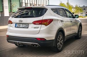 White Hyundai Santa Fe 2013 in Riga, with an engine capacity of 2.20 L and mileage of 0 thousand km for 9990 €, photo 5 on AUTOMOTO.COM.LV
