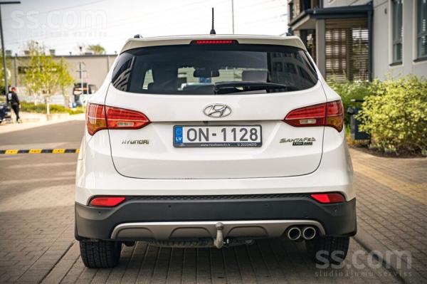 Balts Hyundai Santa Fe 2013 Rīga, ar dzinēja tilpumu 2.20 L un nobraukumu 0 tūkst. km par 9990 €, foto 5 vietnē AUTOMOTO.COM.LV