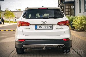 White Hyundai Santa Fe 2013 in Riga, with an engine capacity of 2.20 L and mileage of 0 thousand km for 9990 €, photo 6 on AUTOMOTO.COM.LV