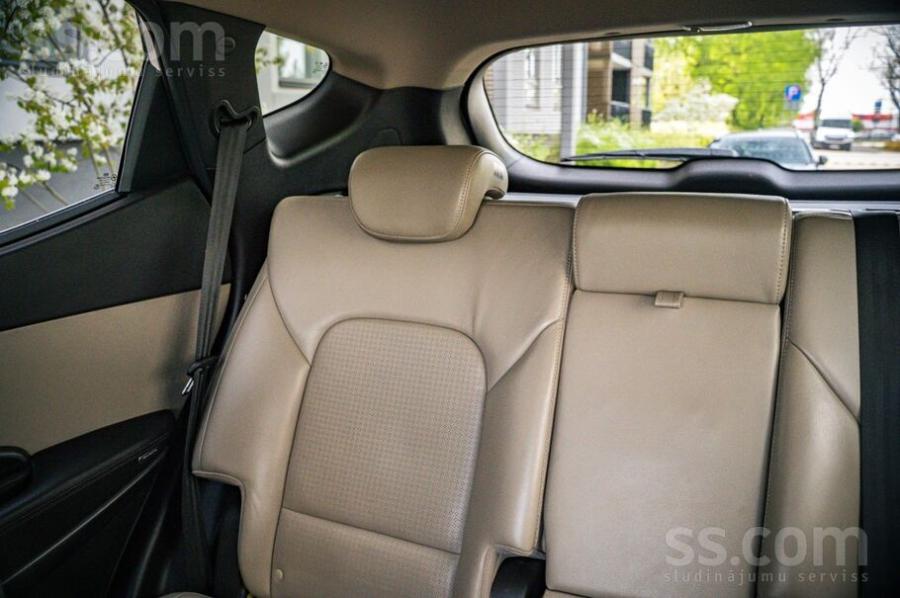 White Hyundai Santa Fe 2013 in Riga, with an engine capacity of 2.20 L and mileage of 0 thousand km for 9990 €, photo 19 on AUTOMOTO.COM.LV