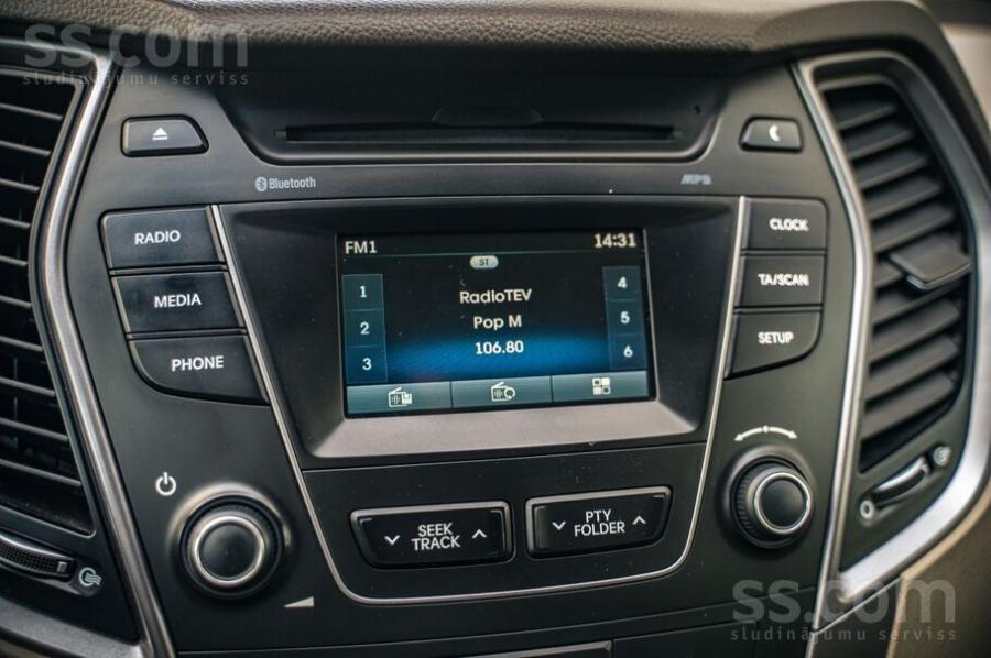 White Hyundai Santa Fe 2013 in Riga, with an engine capacity of 2.20 L and mileage of 0 thousand km for 9990 €, photo 21 on AUTOMOTO.COM.LV