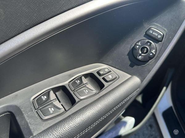 Balts Hyundai Santa Fe 2013 Marijampole, ar dzinēja tilpumu 2.20 L un nobraukumu 195 tūkst. km par 8550 €, foto 10 vietnē AUTOMOTO.COM.LV