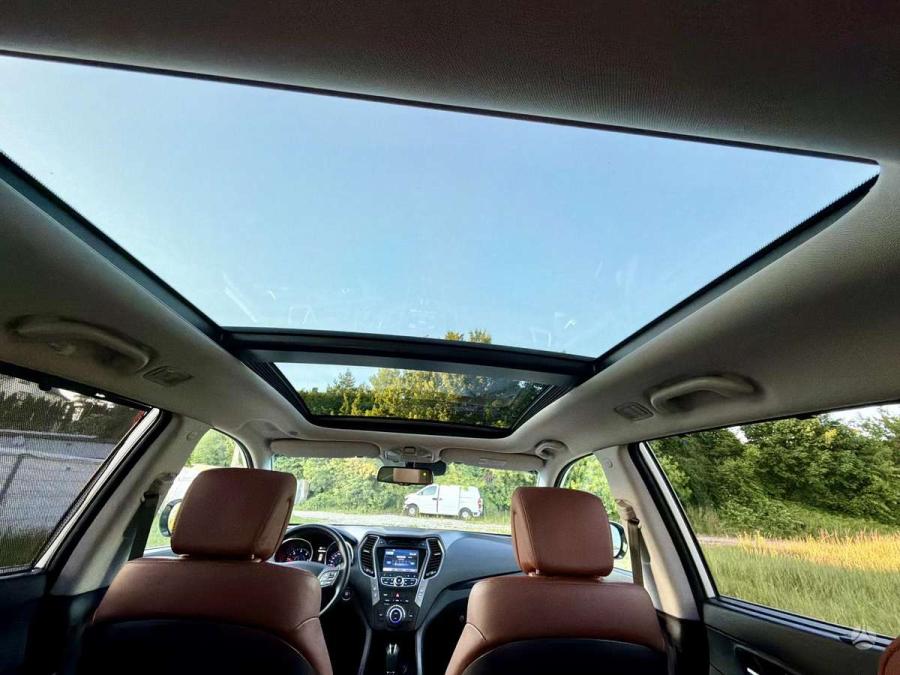 White Hyundai Santa Fe 2013 in Siauliai, with an engine capacity of 2.20 L and mileage of 250 thousand km for 13750 €, photo 31 on AUTOMOTO.COM.LV