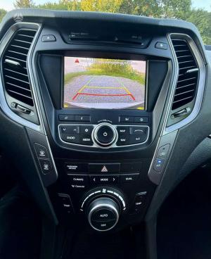 White Hyundai Santa Fe 2013 in Siauliai, with an engine capacity of 2.20 L and mileage of 250 thousand km for 13750 €, photo 35 on AUTOMOTO.COM.LV