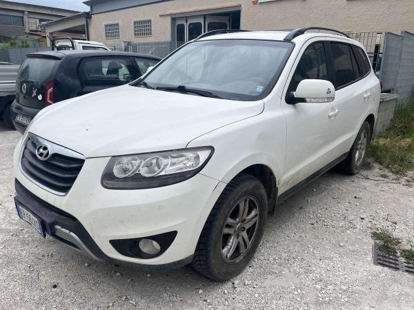 Balts Hyundai Santa Fe 2013 Pasvalys, ar dzinēja tilpumu 2.00 L un nobraukumu 290 tūkst. km par 3200 €, foto 1 vietnē AUTOMOTO.COM.LV