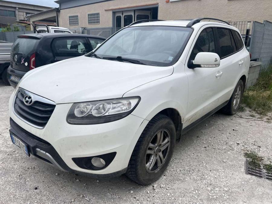 Balts Hyundai Santa Fe 2013 Pasvalys, ar dzinēja tilpumu 2.00 L un nobraukumu 290 tūkst. km par 3200 €, foto 1 vietnē AUTOMOTO.COM.LV