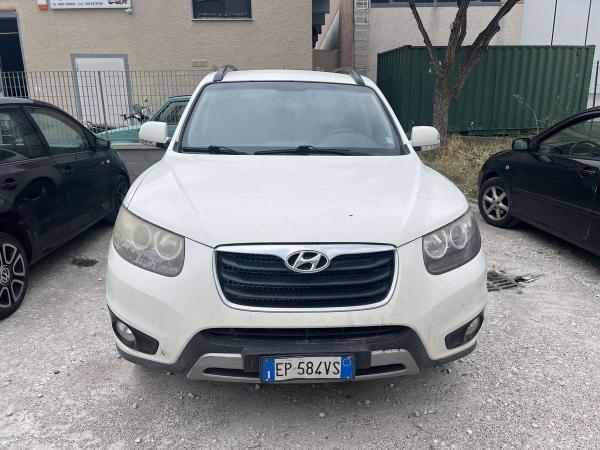Balts Hyundai Santa Fe 2013 Pasvalys, ar dzinēja tilpumu 2.00 L un nobraukumu 290 tūkst. km par 3200 €, foto 2 vietnē AUTOMOTO.COM.LV