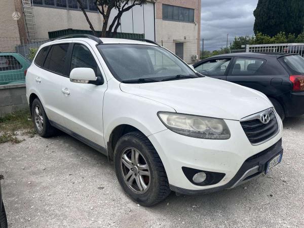 Balts Hyundai Santa Fe 2013 Pasvalys, ar dzinēja tilpumu 2.00 L un nobraukumu 290 tūkst. km par 3200 €, foto 3 vietnē AUTOMOTO.COM.LV
