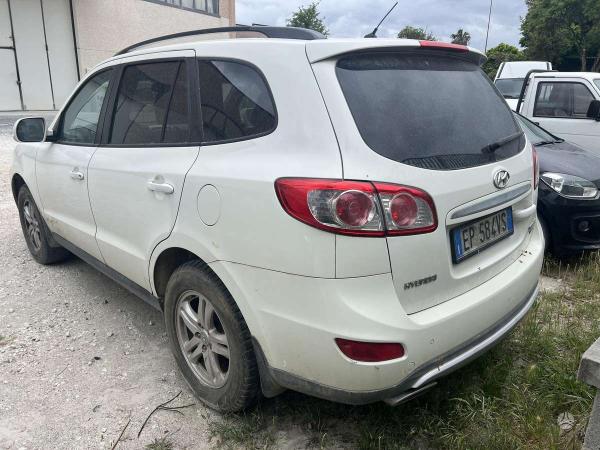 Balts Hyundai Santa Fe 2013 Pasvalys, ar dzinēja tilpumu 2.00 L un nobraukumu 290 tūkst. km par 3200 €, foto 5 vietnē AUTOMOTO.COM.LV