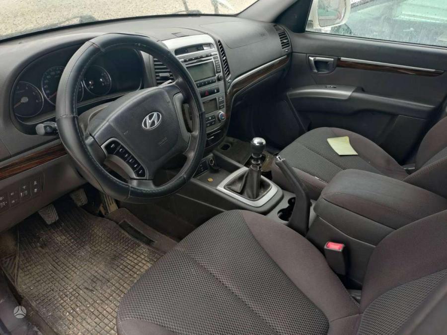 Balts Hyundai Santa Fe 2013 Pasvalys, ar dzinēja tilpumu 2.00 L un nobraukumu 290 tūkst. km par 3200 €, foto 7 vietnē AUTOMOTO.COM.LV