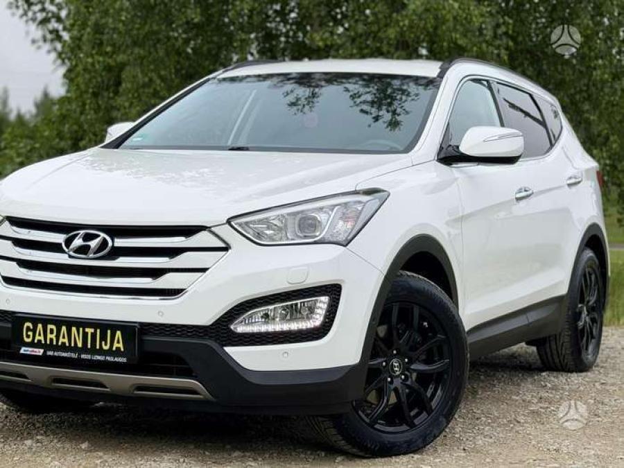 White Hyundai Santa Fe 2013 in Siauliai, with an engine capacity of 2.20 L and mileage of 171 thousand km for 13450 €, photo 17 on AUTOMOTO.COM.LV