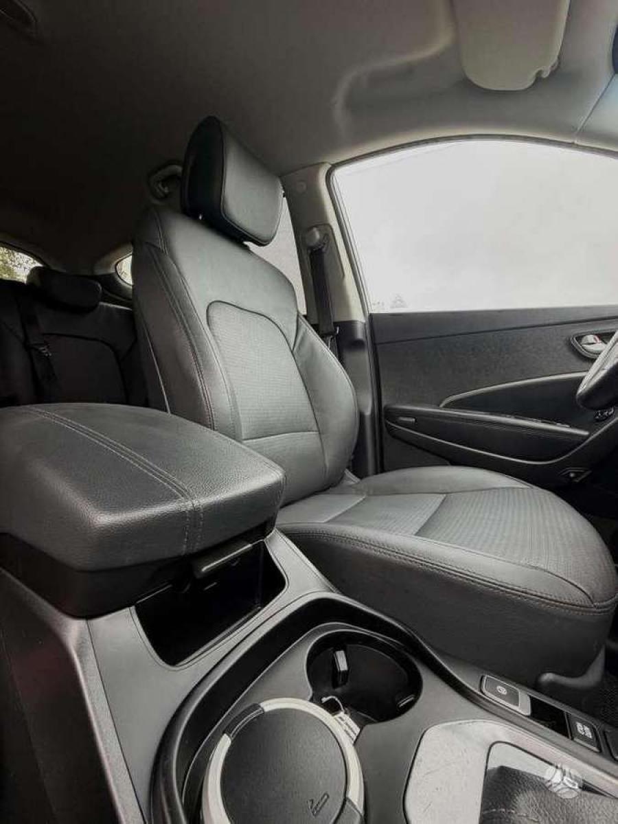 White Hyundai Santa Fe 2013 in Siauliai, with an engine capacity of 2.20 L and mileage of 171 thousand km for 13450 €, photo 26 on AUTOMOTO.COM.LV