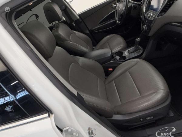 White Hyundai Santa Fe 2013 in Vilnius, with an engine capacity of 2.36 L and mileage of 146 thousand km for 6900 €, photo 6 on AUTOMOTO.COM.LV