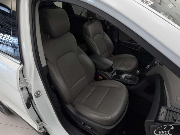 White Hyundai Santa Fe 2013 in Vilnius, with an engine capacity of 2.36 L and mileage of 146 thousand km for 6900 €, photo 8 on AUTOMOTO.COM.LV
