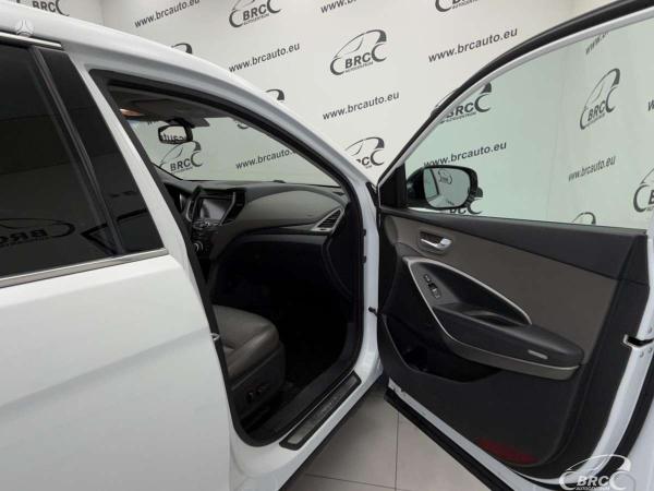 White Hyundai Santa Fe 2013 in Vilnius, with an engine capacity of 2.36 L and mileage of 146 thousand km for 6900 €, photo 9 on AUTOMOTO.COM.LV