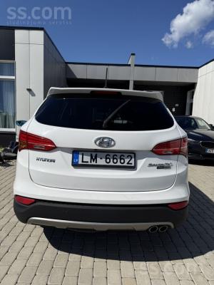 Balts Hyundai Santa Fe 2013 Rīga, ar dzinēja tilpumu 2.20 L un nobraukumu 189 tūkst. km par 11000 €, foto 3 vietnē AUTOMOTO.COM.LV
