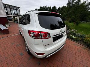 White Hyundai Santa Fe 2013 in Pasvalys, with an engine capacity of 2.00 L and mileage of 240 thousand km for 5300 €, photo 4 on AUTOMOTO.COM.LV