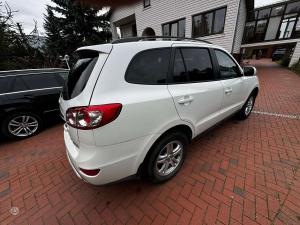 White Hyundai Santa Fe 2013 in Pasvalys, with an engine capacity of 2.00 L and mileage of 240 thousand km for 5300 €, photo 6 on AUTOMOTO.COM.LV