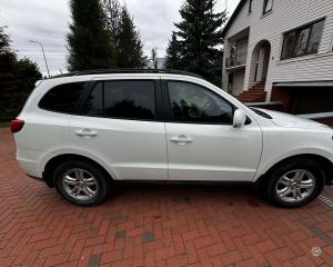 White Hyundai Santa Fe 2013 in Pasvalys, with an engine capacity of 2.00 L and mileage of 240 thousand km for 5300 €, photo 7 on AUTOMOTO.COM.LV