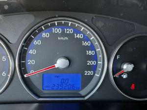 White Hyundai Santa Fe 2013 in Pasvalys, with an engine capacity of 2.00 L and mileage of 240 thousand km for 5300 €, photo 14 on AUTOMOTO.COM.LV