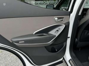 Balts Hyundai Santa Fe 2013 Viļņa, ar dzinēja tilpumu 2.00 L un nobraukumu 90 tūkst. km par 8000 €, foto 17 vietnē AUTOMOTO.COM.LV