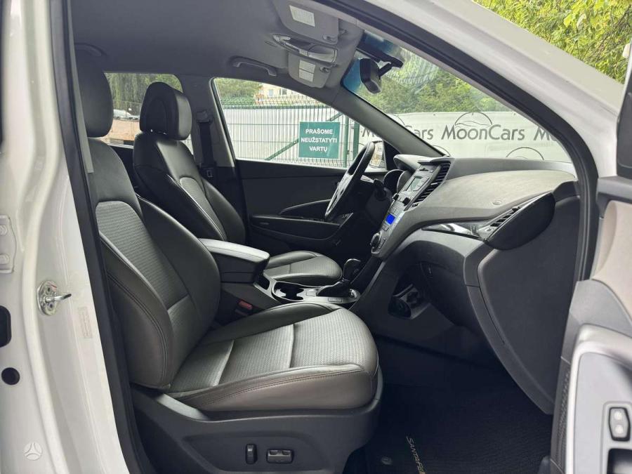 Balts Hyundai Santa Fe 2013 Viļņa, ar dzinēja tilpumu 2.00 L un nobraukumu 90 tūkst. km par 8000 €, foto 22 vietnē AUTOMOTO.COM.LV
