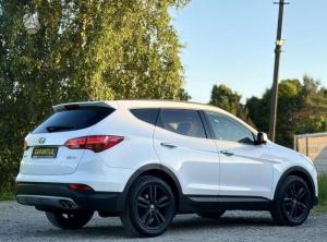 White Hyundai Santa Fe 2013 in Siauliai, with an engine capacity of 2.20 L and mileage of 250 thousand km for 13750 €, photo 5 on AUTOMOTO.COM.LV