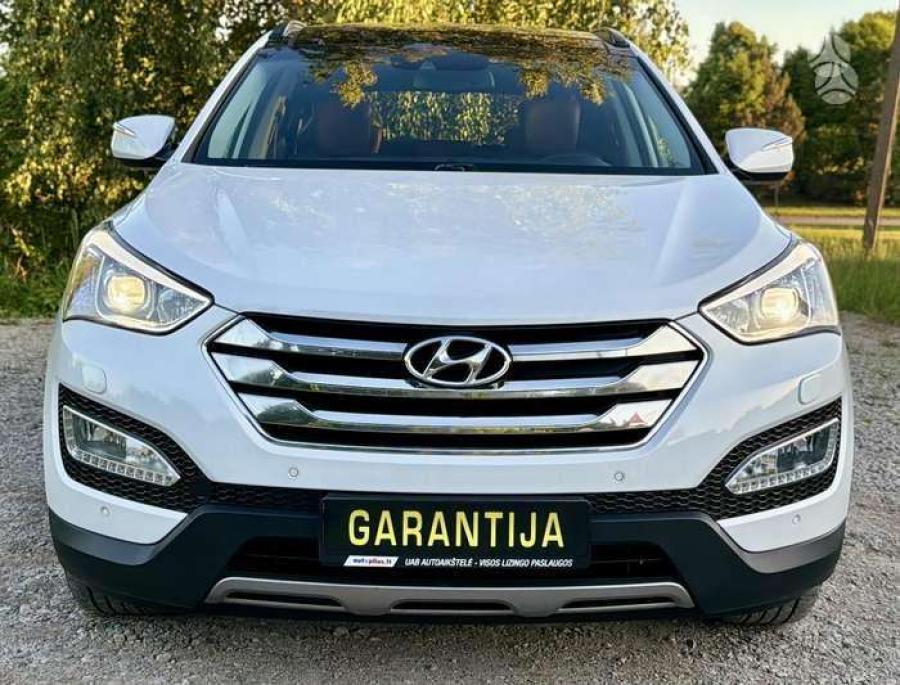 White Hyundai Santa Fe 2013 in Siauliai, with an engine capacity of 2.20 L and mileage of 250 thousand km for 13750 €, photo 6 on AUTOMOTO.COM.LV