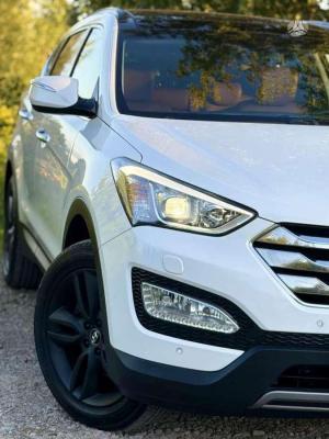 White Hyundai Santa Fe 2013 in Siauliai, with an engine capacity of 2.20 L and mileage of 250 thousand km for 13750 €, photo 10 on AUTOMOTO.COM.LV