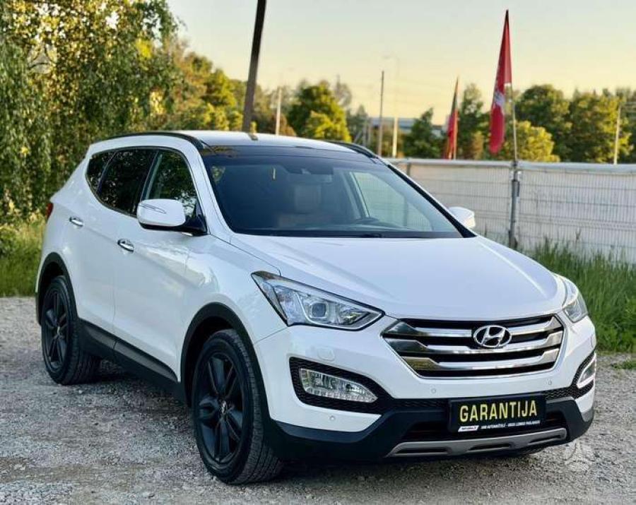 White Hyundai Santa Fe 2013 in Siauliai, with an engine capacity of 2.20 L and mileage of 250 thousand km for 13750 €, photo 19 on AUTOMOTO.COM.LV