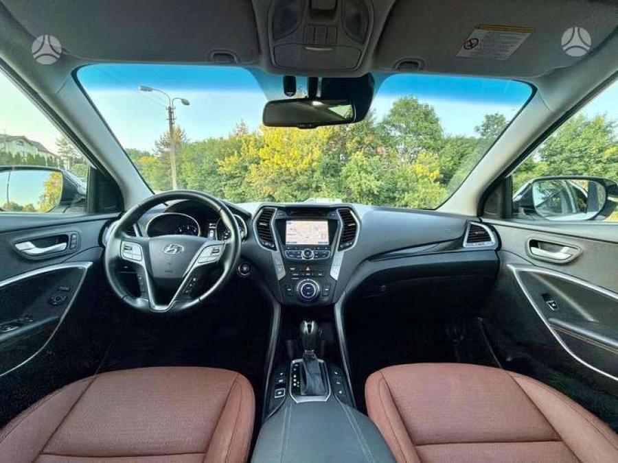 White Hyundai Santa Fe 2013 in Siauliai, with an engine capacity of 2.20 L and mileage of 250 thousand km for 13750 €, photo 22 on AUTOMOTO.COM.LV